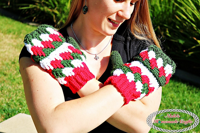 Ravelry: Apache Tears Glittens pattern by Nicole Riley