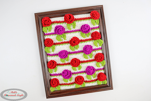 Ravelry: Rosebuds Picture Frame pattern by Nicole Riley