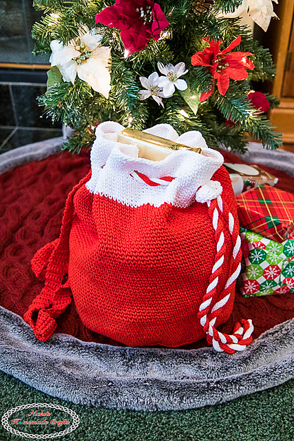 Ravelry: Santa Sack Backpack pattern by Nicole Riley