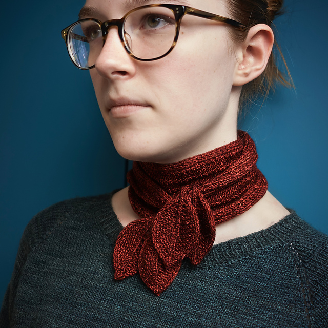 Ravelry: Leaf Fall pattern by Nicola Diggins