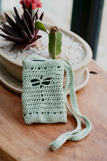Ravelry: Lina Dragonfly Phone Holder pattern by Nightmoon Studio