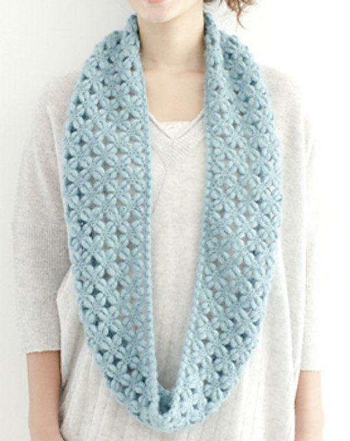 Ravelry: p.10 Bobble Flower Cowl pattern by Kayomi Yokoyama(横山かよ美）
