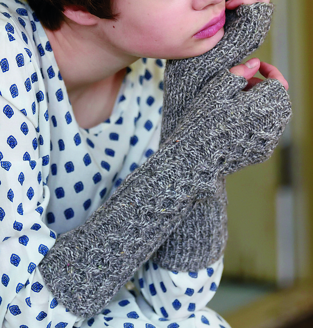 Ravelry: p.12 Honeycomb Fingeress Mittens pattern by Yoshiko Hyodo (兵頭良之子)