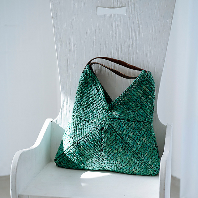 Ravelry: #13 Azuma-like Bag pattern by Puppy (Daidoh International, Ltd.)