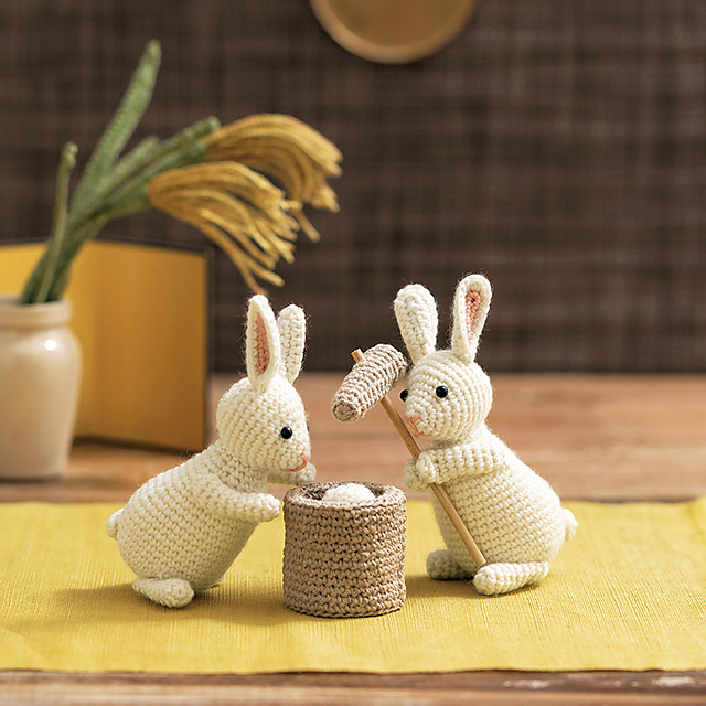 Ravelry: p.48 Mochi pounding rabbits pattern by Kaoru Matsumoto(松本かおる）