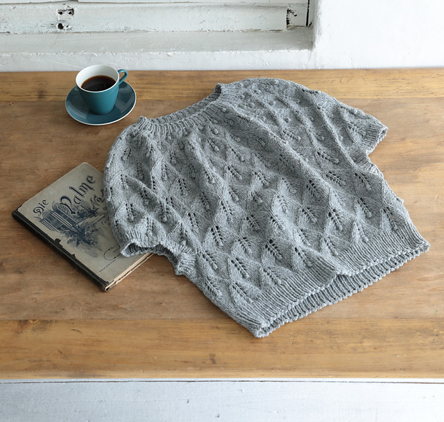 Ravelry: Leaf Pattern Sweater pattern by Reiko Okuzumi 奥住玲子