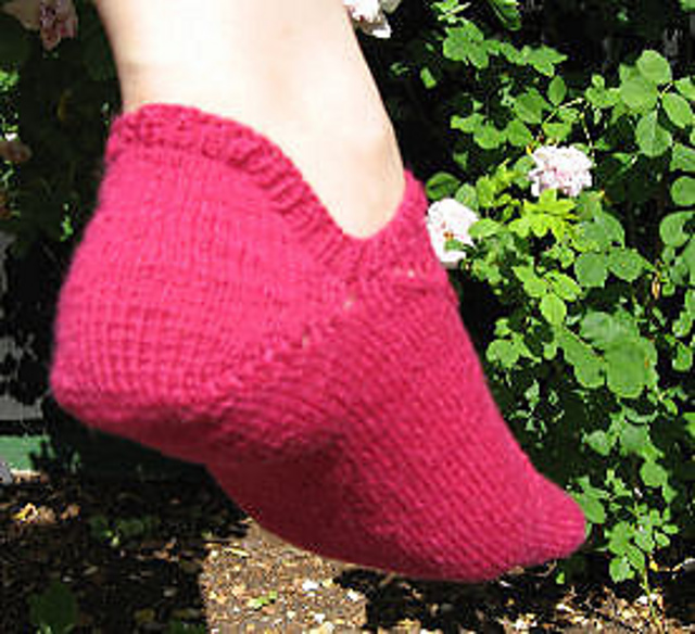 Ravelry: Sneaker-socklets pattern by Niina Hakkarainen