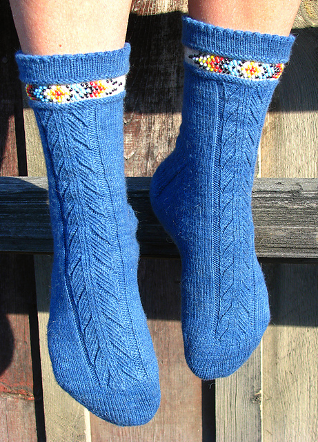 Ravelry: Indian Feather Socks (front design) pattern by Daniela Nii