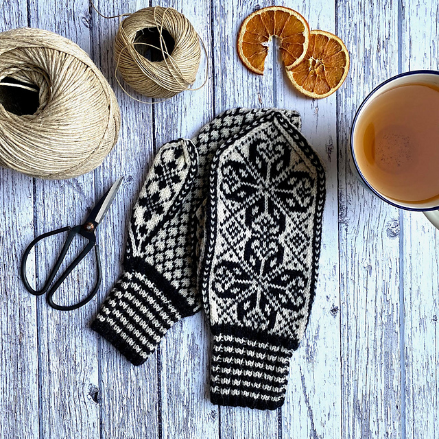Ravelry: Selbuvott med «seksskjænnrose» pattern by Nina Granlund Sæther