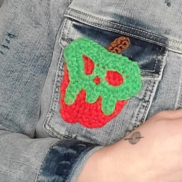 Ravelry: Poison Apple Applique pattern by Angela Ader