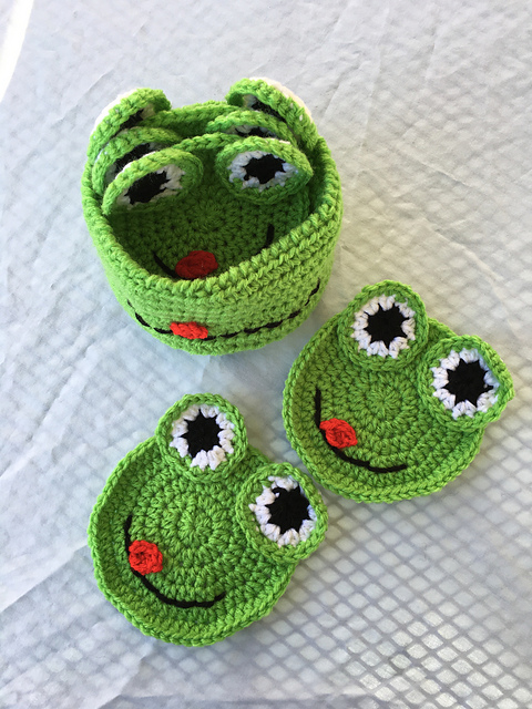 Ravelry: Frog Coasters pattern by Dawn M Castillo