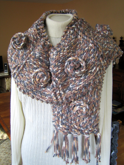 Ravelry: Autumn Flowers Scarf (version française) pattern by Atelier de ...