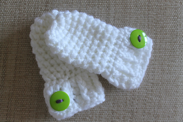 Ravelry: Cute as a Button Baby Mittens pattern by Deepti