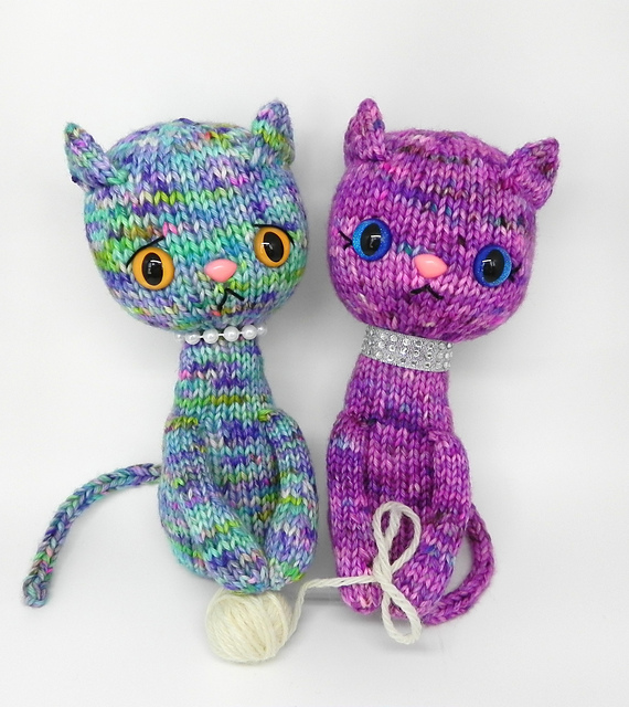 Ravelry: Kitschy Kat pattern by Susan Claudino