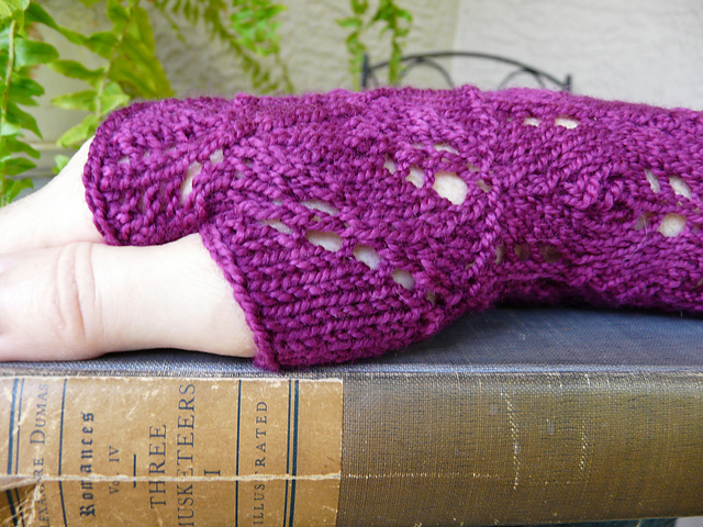 Ravelry: Lace History Mitts pattern by NorthbrooKnits Joyce Weida