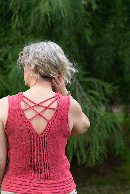 Ravelry: Top Encrucijada pattern by Esther Lara
