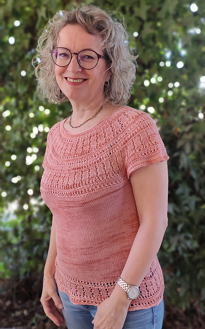 Ravelry: Almudena Top pattern by Esther Lara
