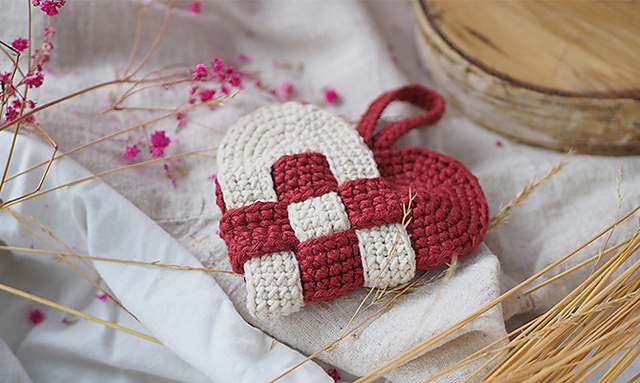 Ravelry: Scandinavian heart ornament pattern by Joanna Bartkowiak