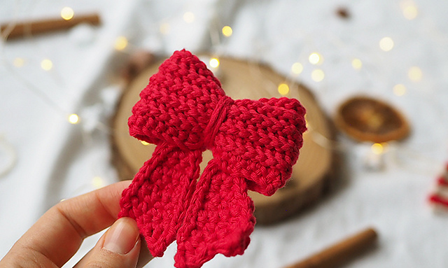 Ravelry: Elegant christmas bow pattern by Joanna Bartkowiak