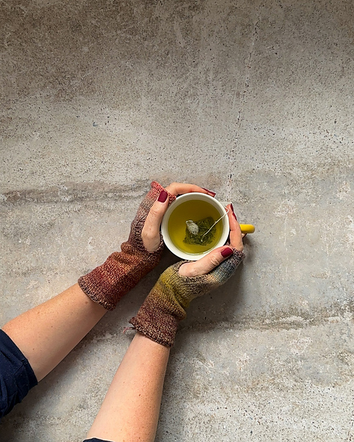 Ravelry: Coat Pocket Mitts pattern by Nu