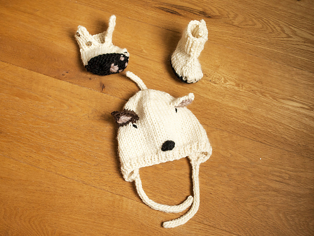 Ravelry: Dog Head Bonnet pattern by Nuria Pastor