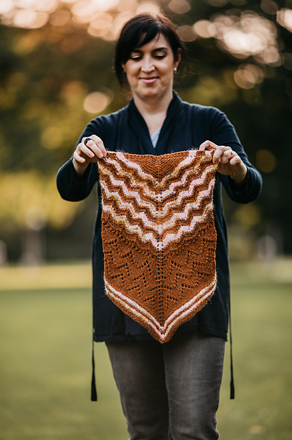 Ravelry: Chevron Stripes Narrow Cowl pattern by Nuria Pastor