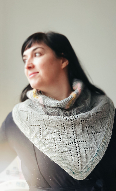 Ravelry: Chevron Stripes Wide Cowl pattern by Nuria Pastor