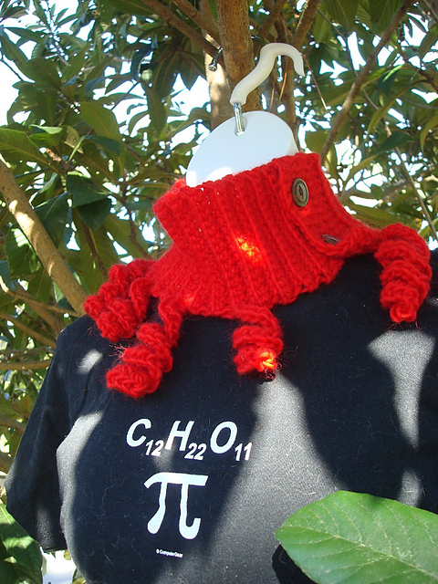 Ravelry: Octopus Cowl pattern by Charlotte W.