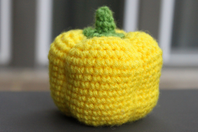 Ravelry: Bell Pepper pattern by Julia Kelly