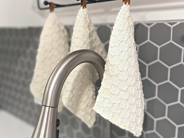 Ravelry: Honeycomb Dishcloth pattern by Christine Patterson