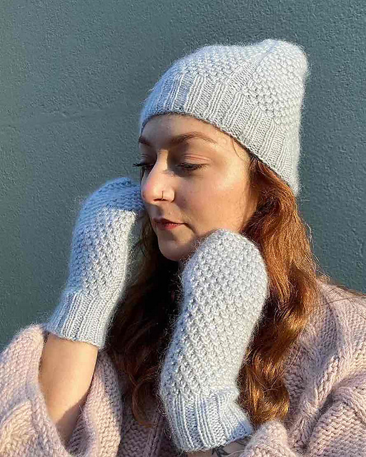 Ravelry: Dug Hat & Mittens pattern by Katrine Hannibal at Önling