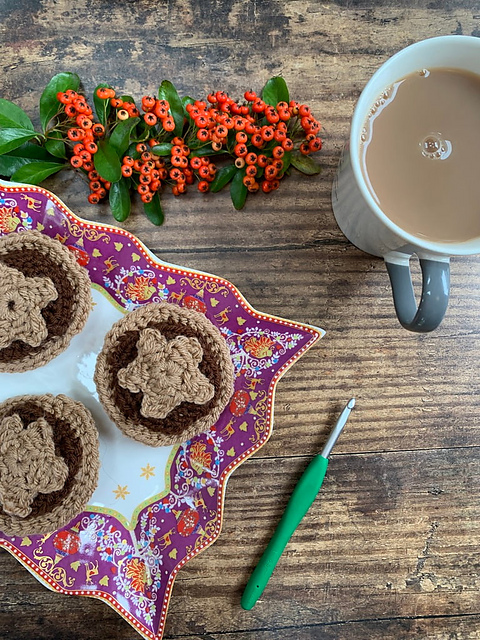 Ravelry: Easy Mince Pie pattern by Vicki Roberts