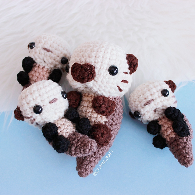 Ravelry: Mommy and Baby Otter pattern by ohana craft