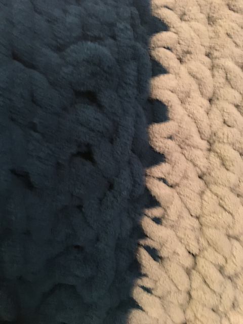 Ravelry: SallyClinkenbeard's Super Easy Super Chunky Throw