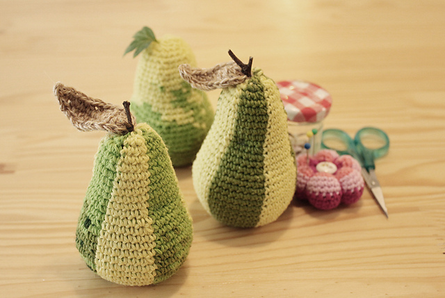 Ravelry: Crochet pear pincushion pattern by Okmin Park
