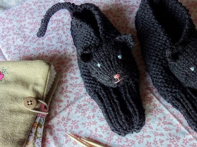 Ravelry: Cuddliest Kitty Slippers pattern by Janine Peter
