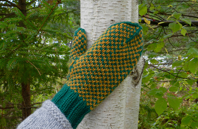 Ravelry: Ruth Anne's Mittens pattern by Angela Churchill