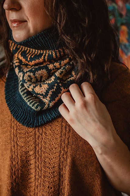Ravelry: Fatherland Cowl pattern by Olga Putano Designs
