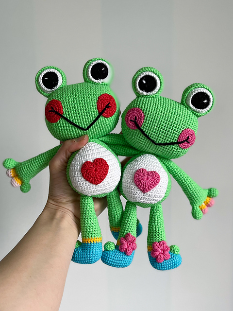 Ravelry: Froggy The adult version pattern by Pavlina Svarcova