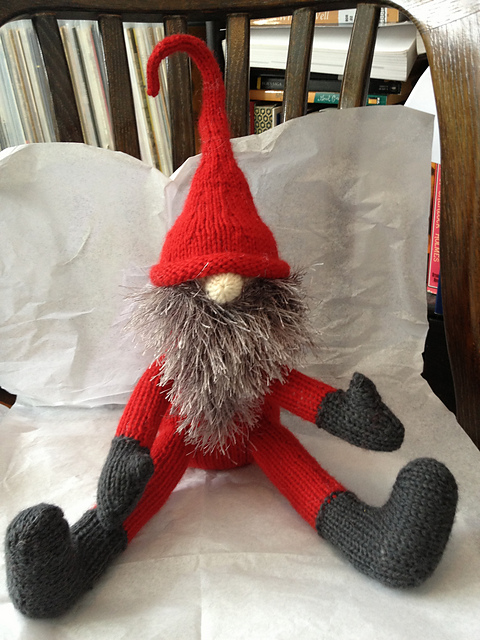 Ravelry: Jultomtar & Teeny Tomte pattern by Alan Dart