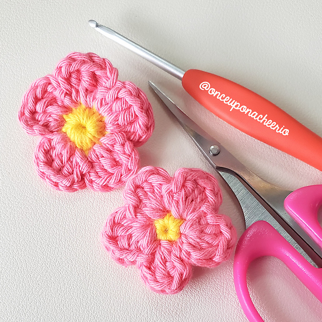Ravelry: Easy Flower Appliques pattern by Juli Anne