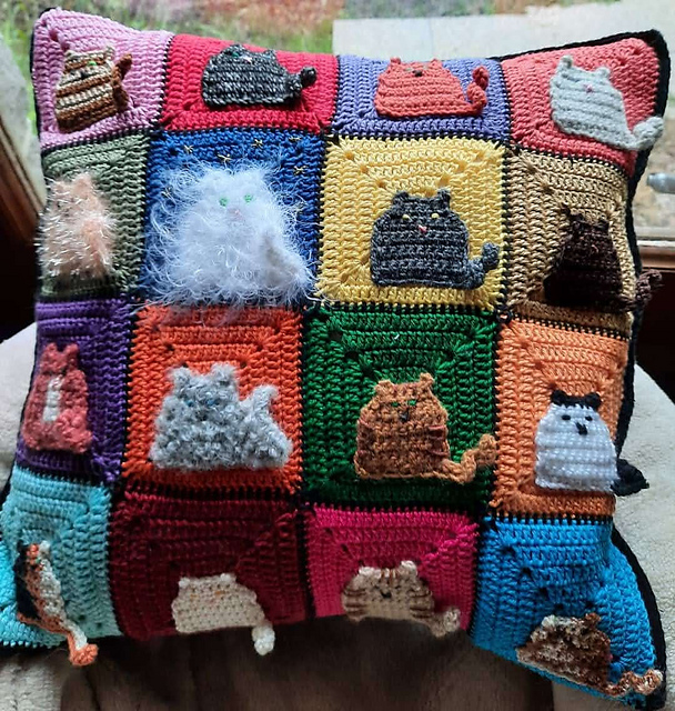 Ravelry: OndineStardust's Many Cats Square