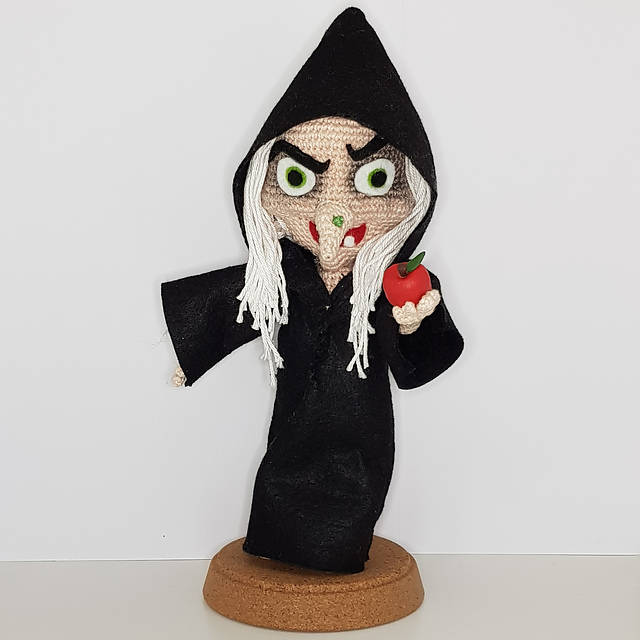 Ravelry: The Old Lady Snow White pattern by Chantelle @onescreativemind