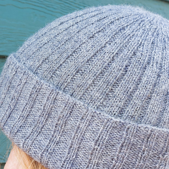 Ravelry: Simple Ribbed Hat pattern by Jocelyn Frasier