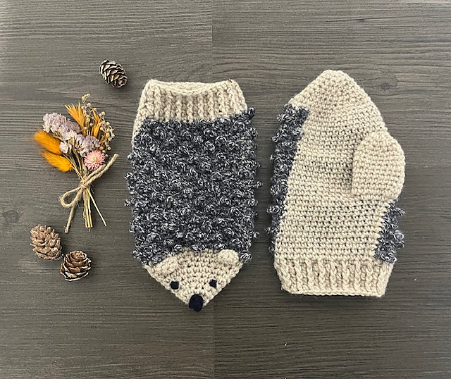 Ravelry: Airy Hedgehog Mitten pattern by Ayaka Fukushima