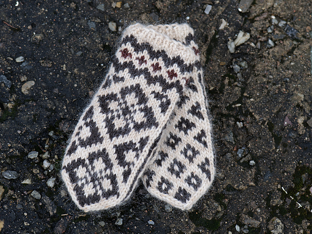 Ravelry: Polaris mittens pattern by Inger Berg