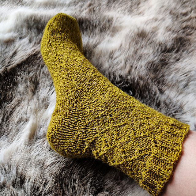 Ravelry: Inverted Rhombi pattern by Fabienne Schulte
