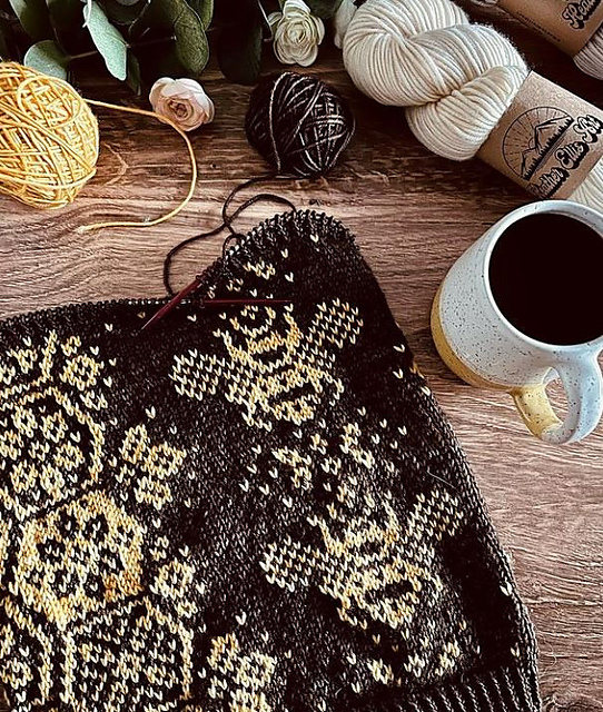 Ravelry: Mellifera Cowl pattern by Jamie Lomax