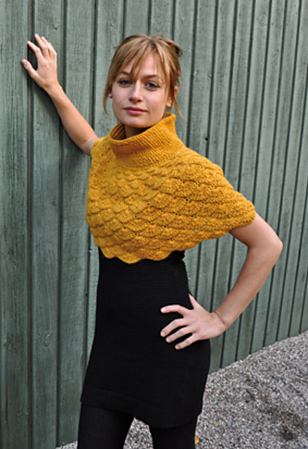 Ravelry: Shell cape pattern by Sidsel Sangild