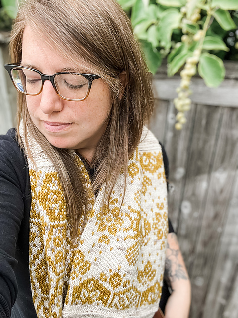 Ravelry: Mellifera Cowl (Infinity) pattern by Jamie Lomax